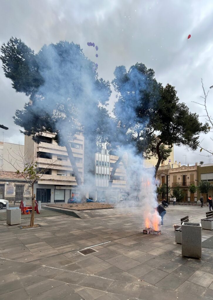 Fallas y entidades de L´Horta Sud celebran"Foc al Barranc"