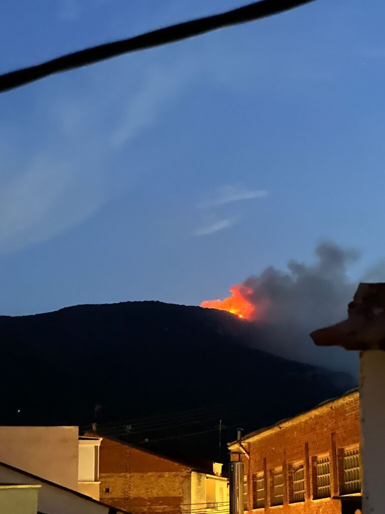 Larga noche en Ibi y Alcoy. UME y 45 brigadas bomberos